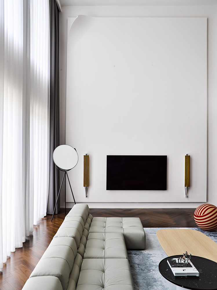 santiccioli.com | B&B Italia Button Tables