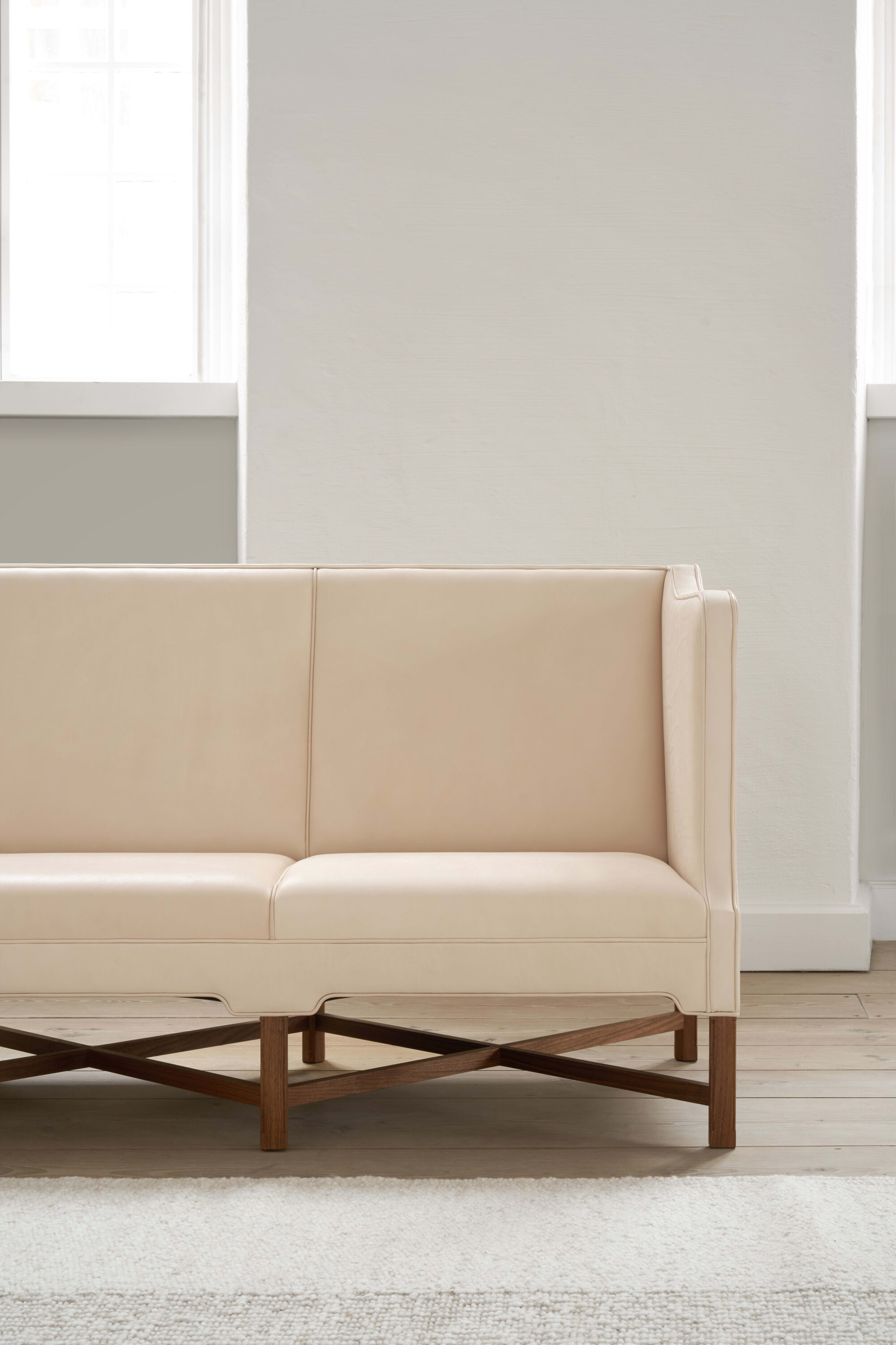 santiccioli.com | Carl Hansen & Søn KK41180 | Sofa with high sides