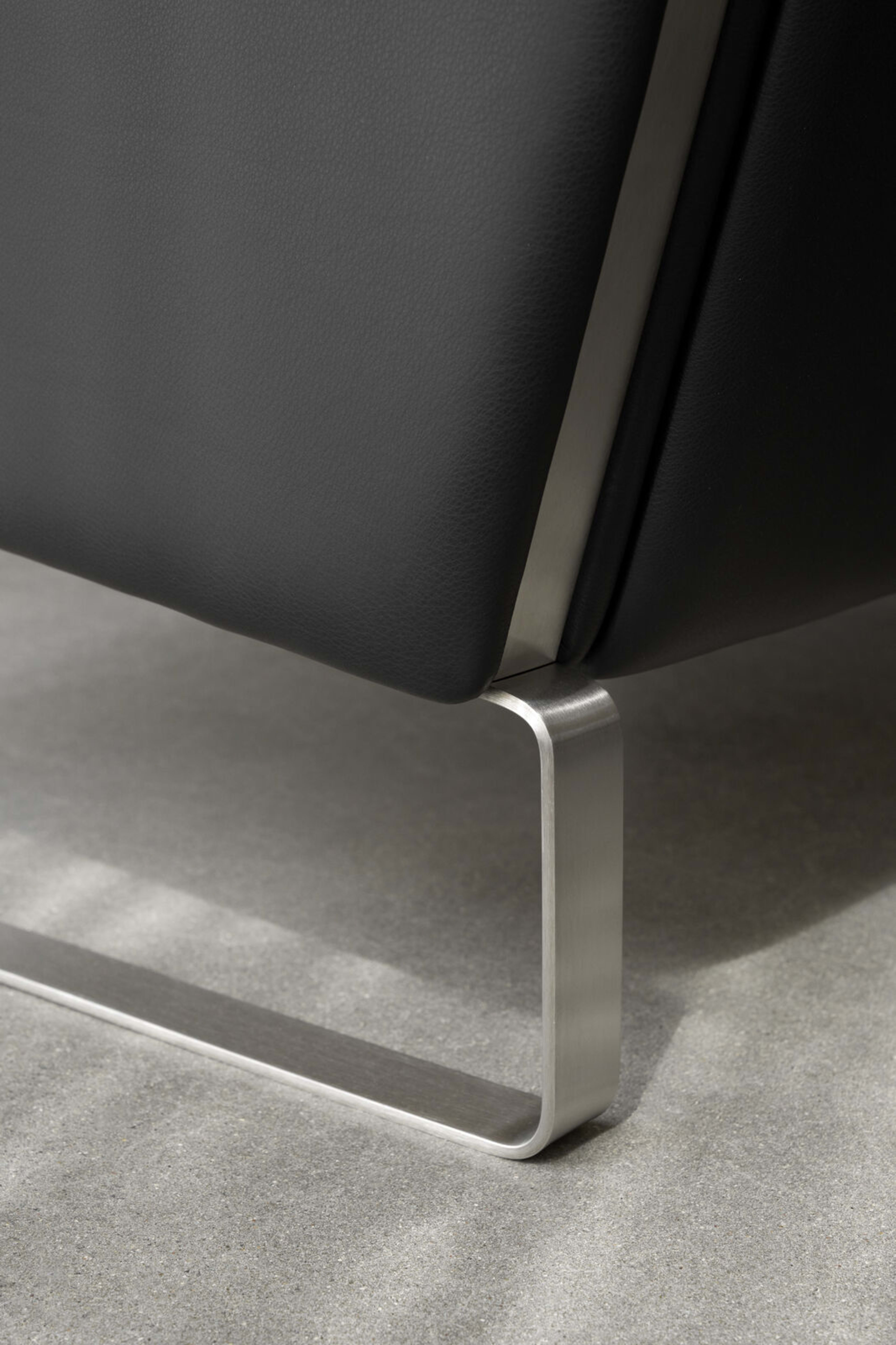 santiccioli.com | Carl Hansen & Søn CH101 | Lounge Chair